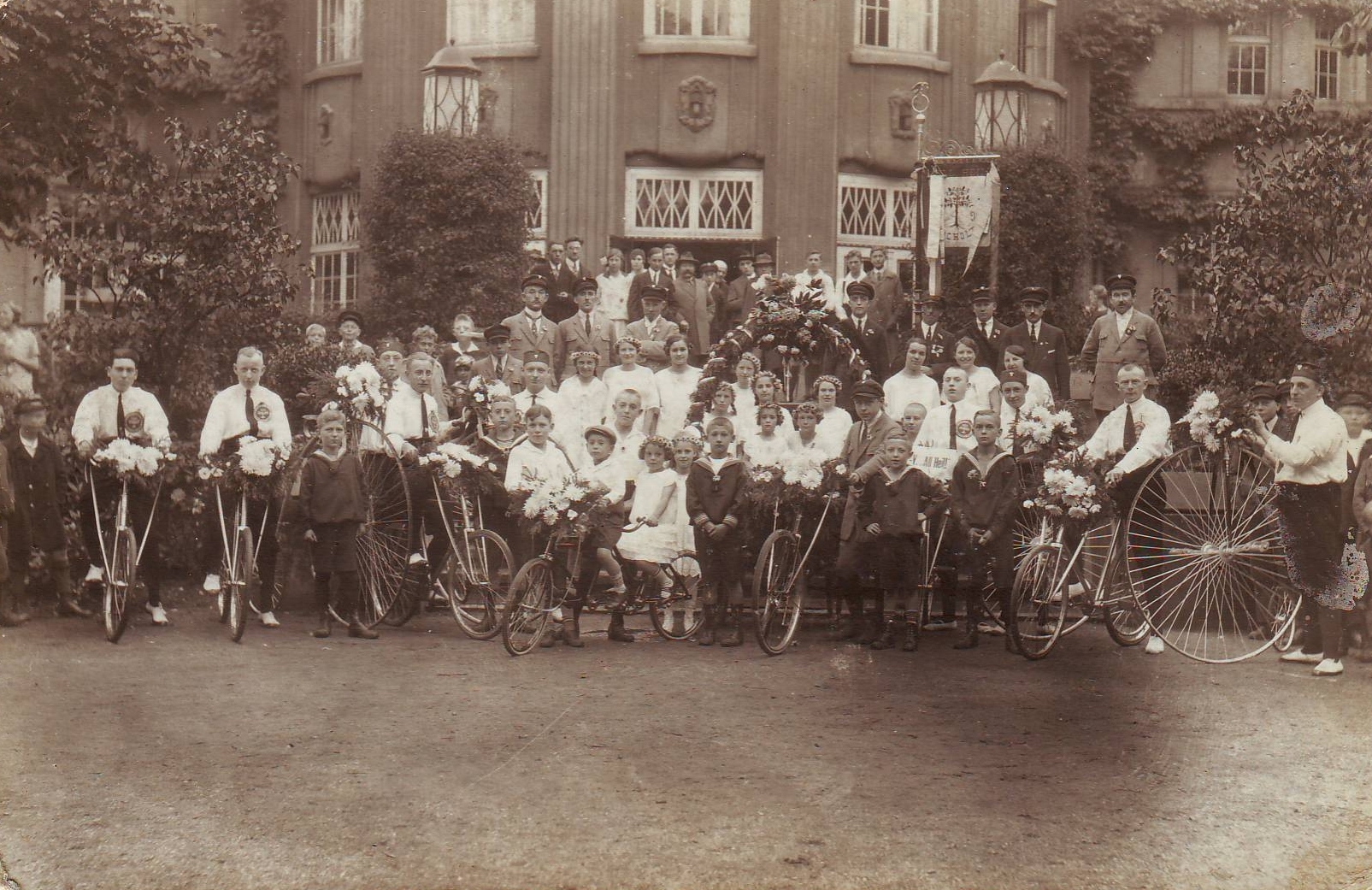 Bocholt.de | Town History: The "Cyclists' Club All Heil" Bocholt